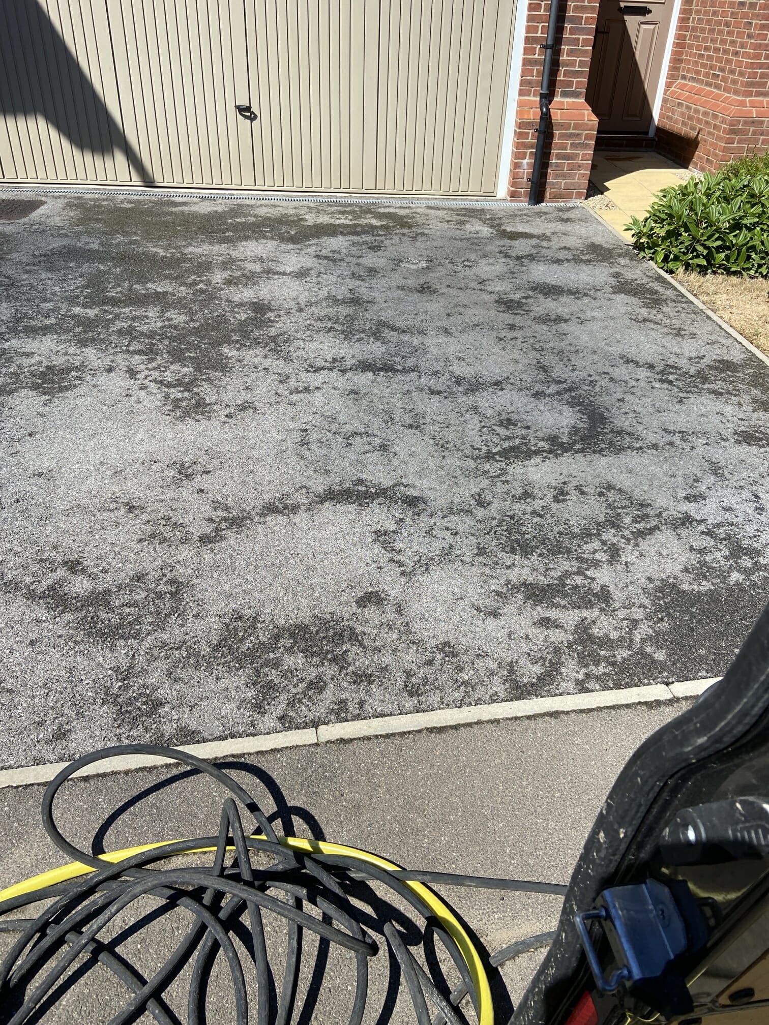 Can you make my tarmac driveway look new again?